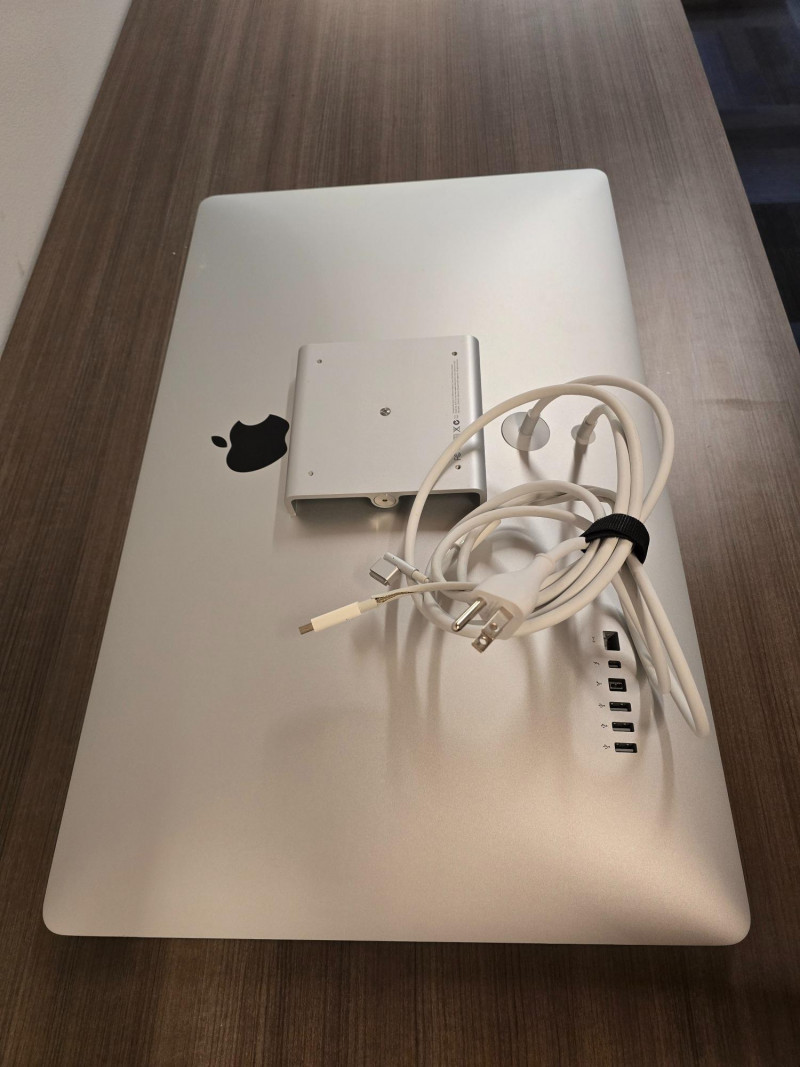 Lot # 68 - Apple 27" Thunderbolt Display w/ VESA Quick Release, Arm ...